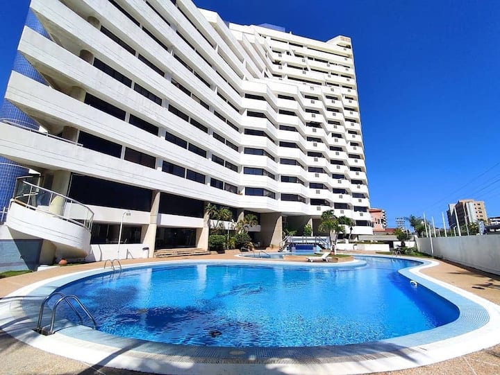 Apartamento Frente Al Cc La Vela Y Cerca Del Mar - Venezuela