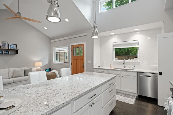 Chic 1br Near Hip Strip | Walk To Dt + Trails - Missoula, MT