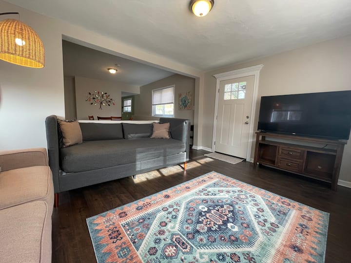 Cozy 3-bedroom House • Quiet Street • Free Parking - Plum, PA