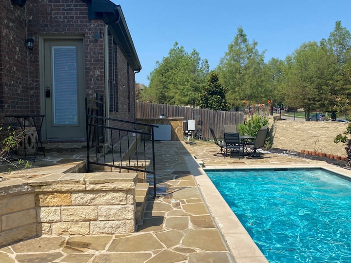 Master Bedroom  W/private Bath W/private Entrance - Fort Worth, TX