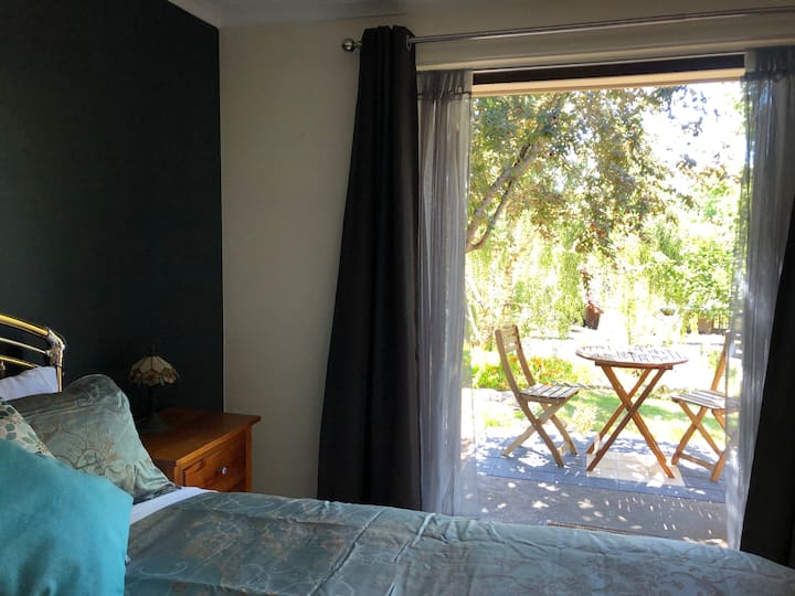 The Heart of Uraidla - walk to the pub! - Guest suites for Rent in ...