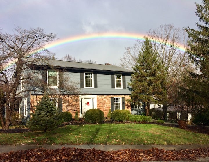 Cheerful 4-bedroom Home On A Quiet Street - Bloomington, IN