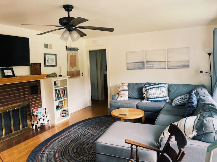 Cheerful, Sunny Oneonta Home - Oneonta, NY