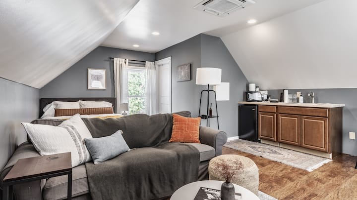 The Carriage House - 1 Br/bath Downtown Guesthouse - Butler University, Indianapolis