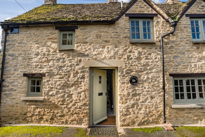 Charming Cotswold Cottage In Riverside Village - Cirencester