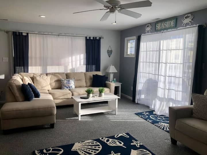 Gorgeous 3 Bed 2.5 Bath-1.5 Blocks To Beach - Wildwood, NJ