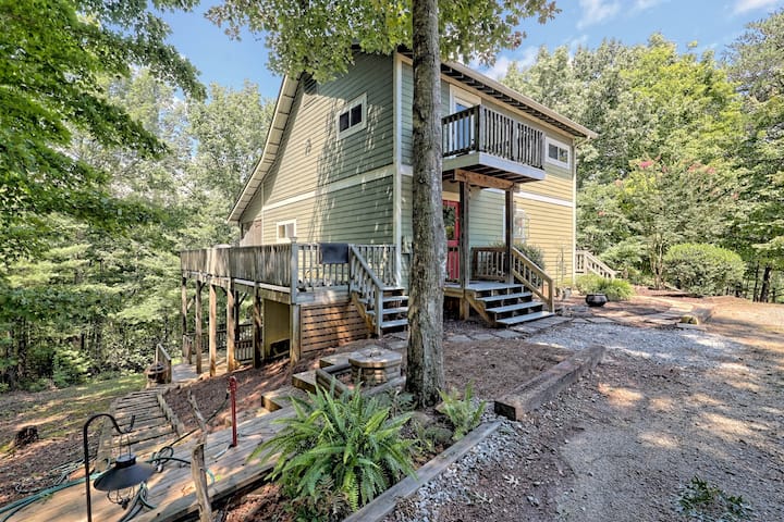 Charming Tallulah Falls Cabin & Great Location - Tallulah Falls, GA