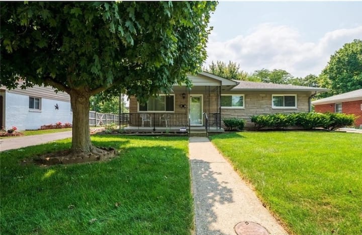 Speedway! 3 Minutes From Ims. 3 Bed, 1.5 Bath - Eagle Creek, IN