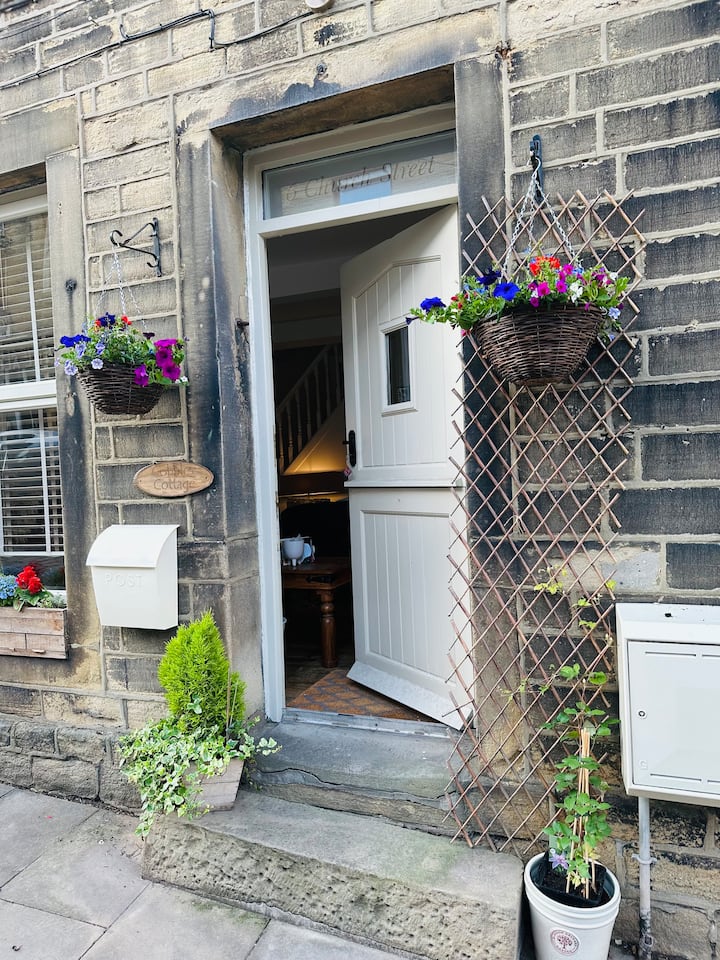 Cobbles Cottage, Honley - Huddersfield
