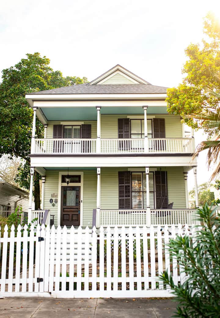 Historic Hideaway With Pool! - Texas