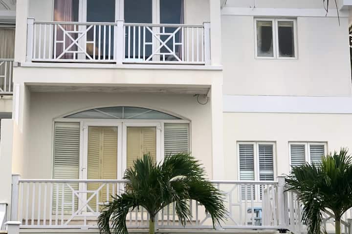 Seafront 4 Bd 4bth 3 Story Townhouse With Pool - The Bahamas