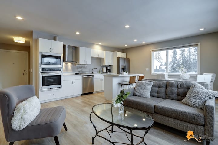 Gorgeous Apartment - Awesome Location - Alaska