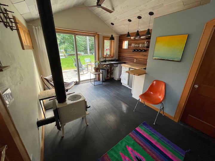 Custom Built - Tiny House - 1 Queen Bed - Burlington, VT