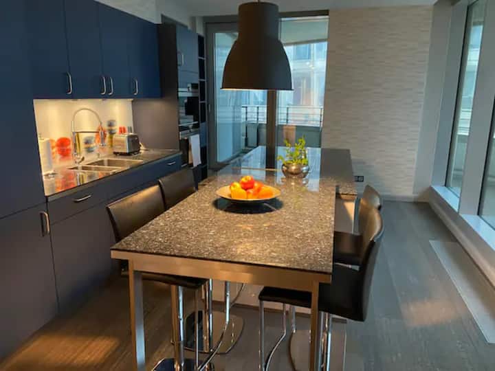 Im Exklusiven Marco Polo Tower - Großzügige Etw - Hamburg