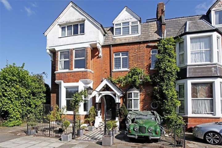 2 Bedroom Basement Flat In Cul De Sac High Barnet - Barnet