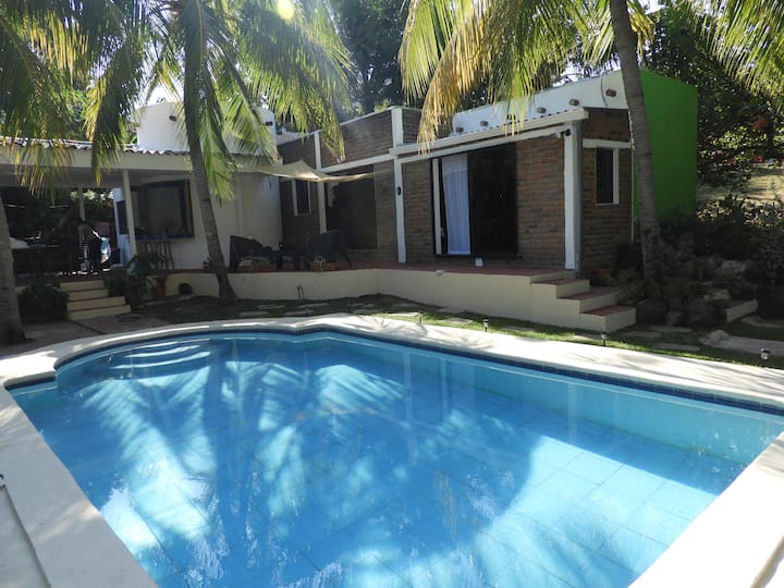 Casa De Playa Con Piscina Privada En San Blas - El Salvador