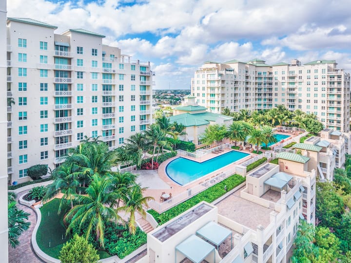 Serenity Ocean 2 Luxury Condo —Parking Included - Boynton Beach, FL