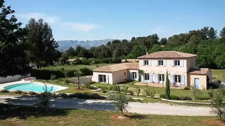 Logement ( Piscine Et Vue Sur La Sainte-victoire) - Trets