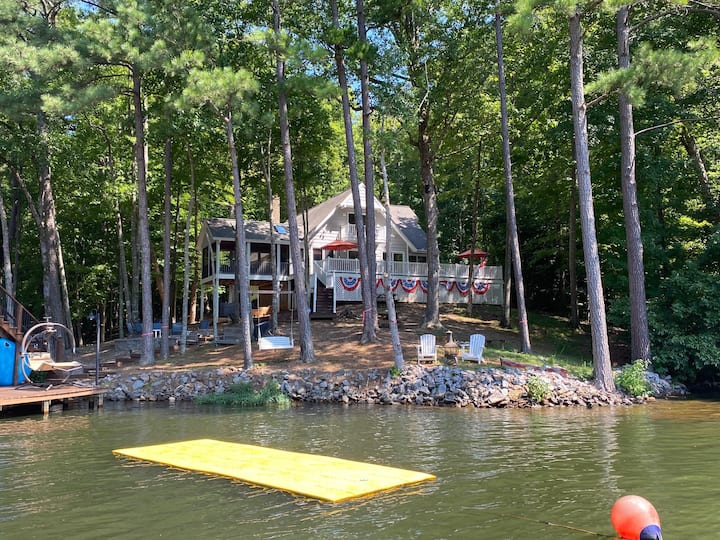 Escape The Hustle! Relax At Our Lakeside Retreat! - Littleton, NC