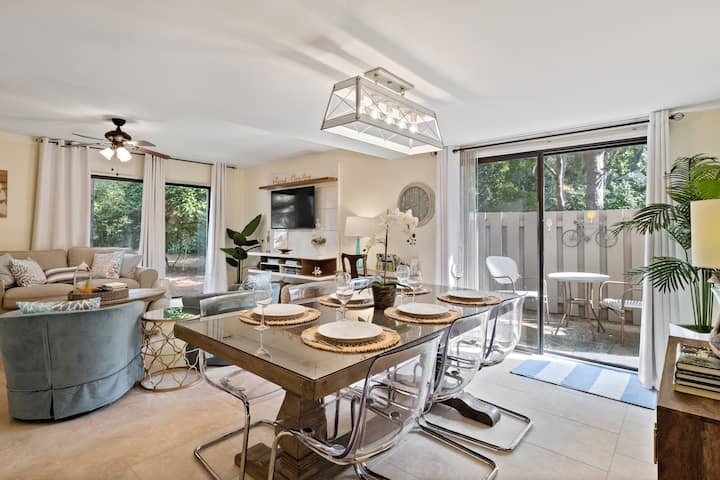 Beautiful 3 Bed-2 Bath Condo W/ Pool, Front & Back Patios Walk To The Beach! - Hilton Head Island, SC