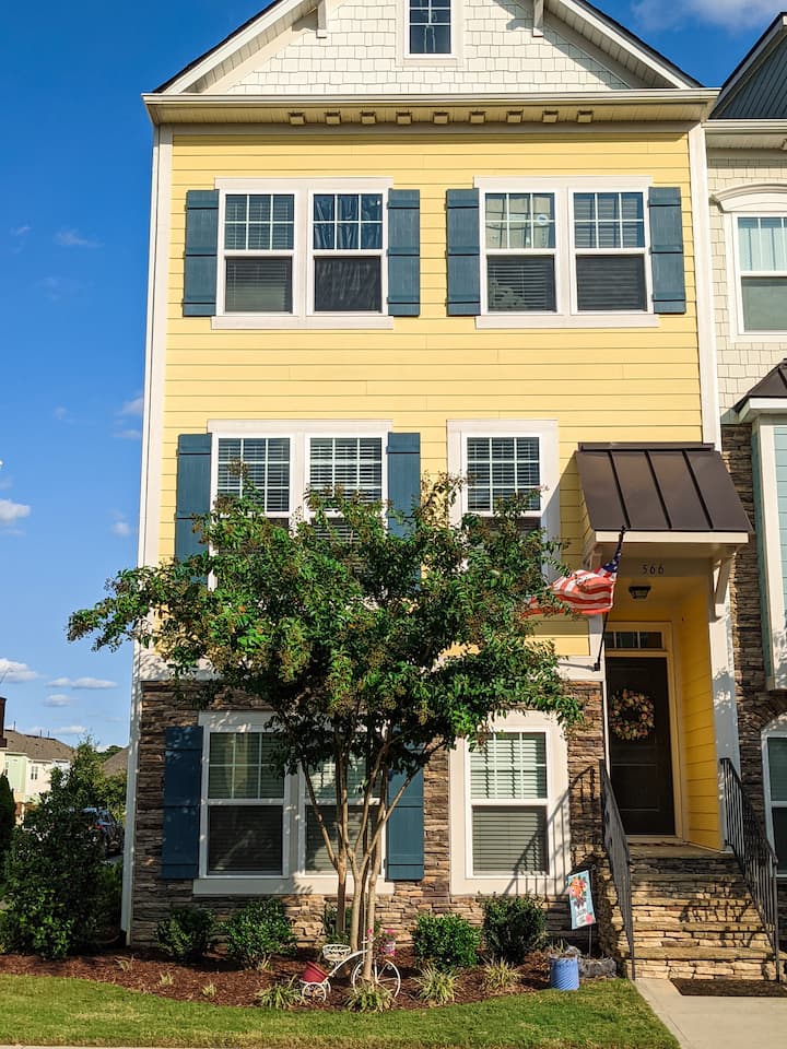 Modern Downtown Apex 3br | Minutes To Cary & Rtp - Cary, NC