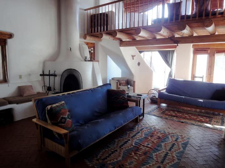 Rustic Adobe Retreat - Stunning Views - Arroyo Seco, NM