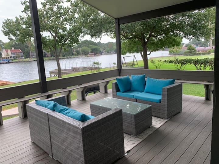 Luxurious Lake House On Lake Conroe - Conroe, TX