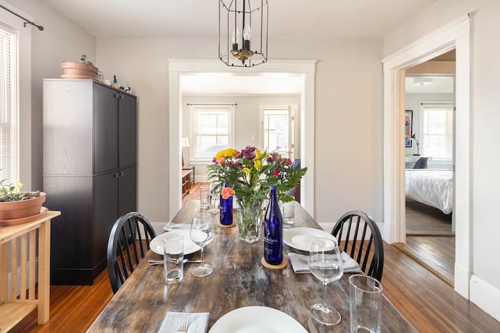 Cozy 2-bedroom Apartment - Close To Downtown! - Pontoosuc Lake, MA