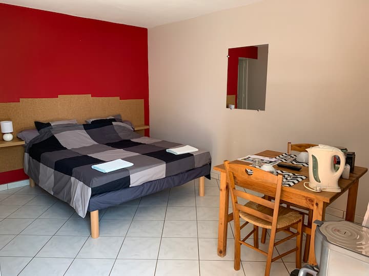 Agréable Chambre En Plein Cœur Du Beaujolais - Belleville, France