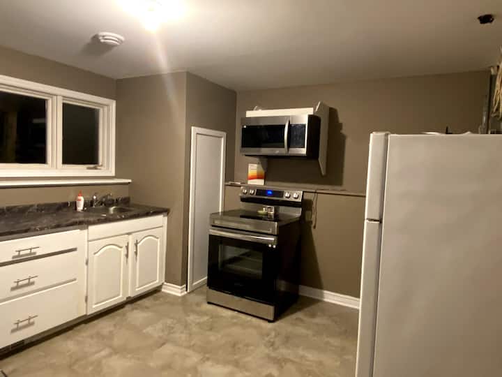 1 Bedroom Available In A Quiet Neighborhood - Yarmouth