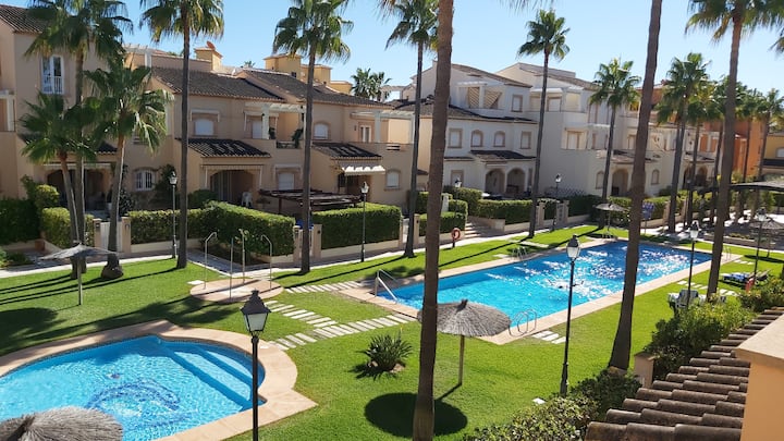Chalet Adosado Con Piscina Y Garaje - Jávea