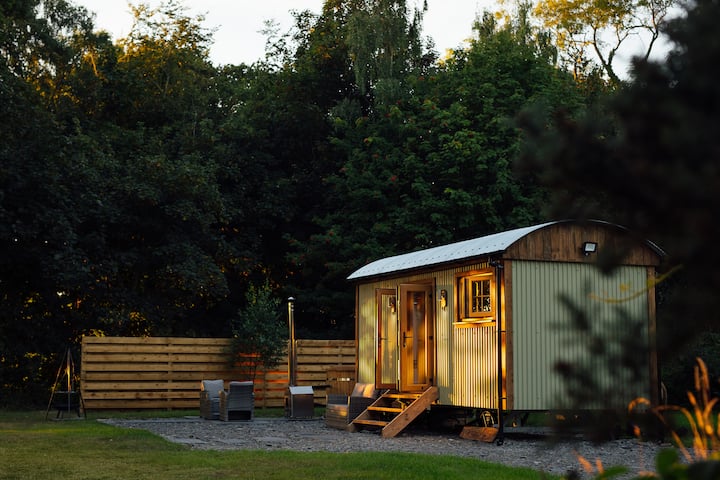 ☞ Luxury Shepherd’s Hut, Hot Tub, Beaches Nearby - Cardigan