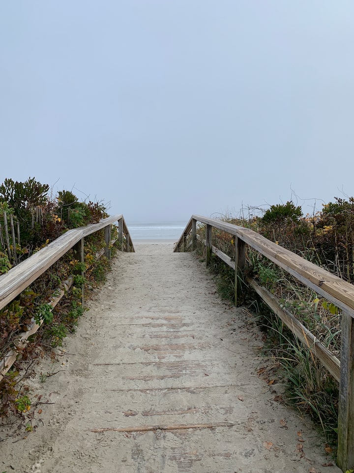 Beach Lover's Delight! Pool! Walk To Beach & Town! - Ogunquit, ME