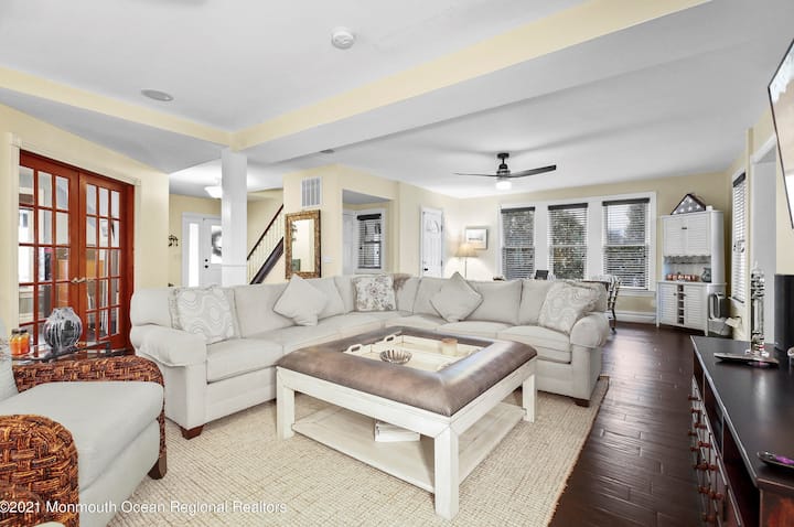 Updated 5 Bedroom/4 Bath With Porch And Patio! - Monmouth County, NJ