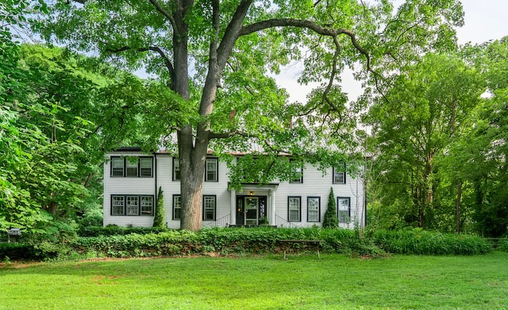 Historic Country Inn - Black Mountain, NC