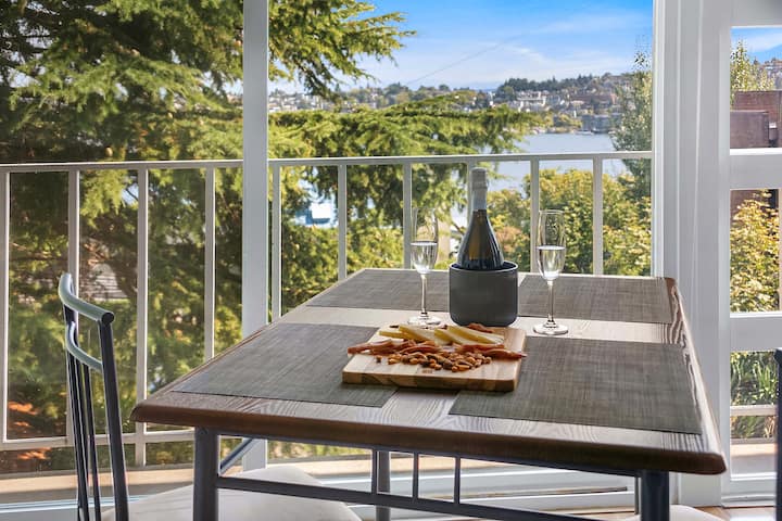 Lovely Lake Union Apt. W/ Parking & Fast Wi-fi - Seattle