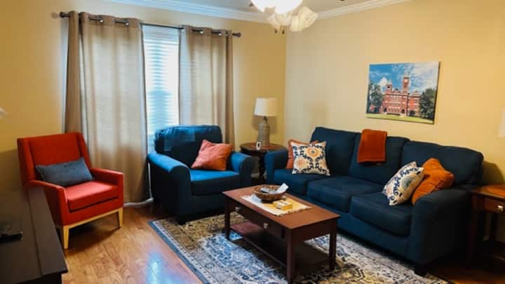 Super Location!  2br/2ba Condo Across From Campus - Auburn, AL