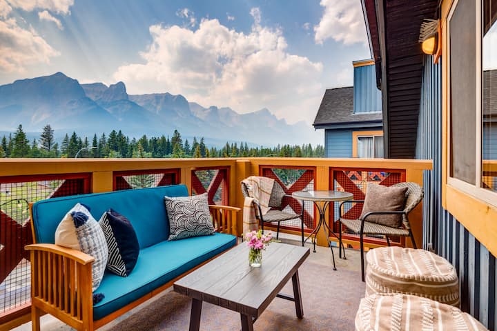 Spectacular 3br Mountain Views W/ Hot Tub & Gym - Canada