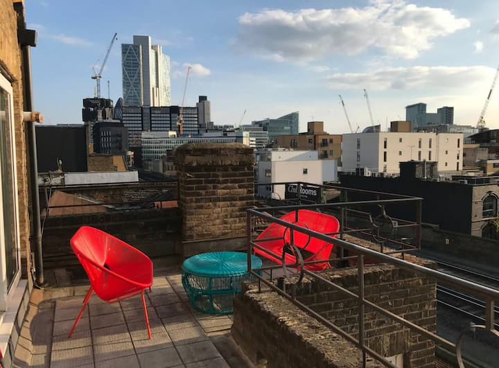 Two Bedroom Shoreditch Apartment With A View - London