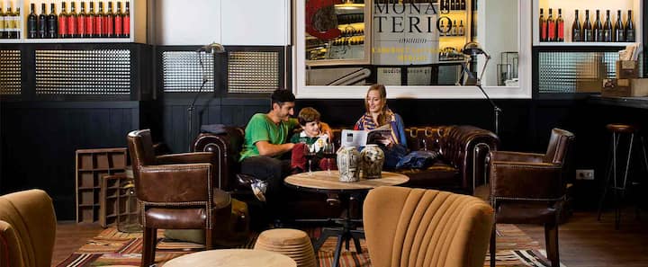 Praktik Vinoteca - Familiar - Barcellona