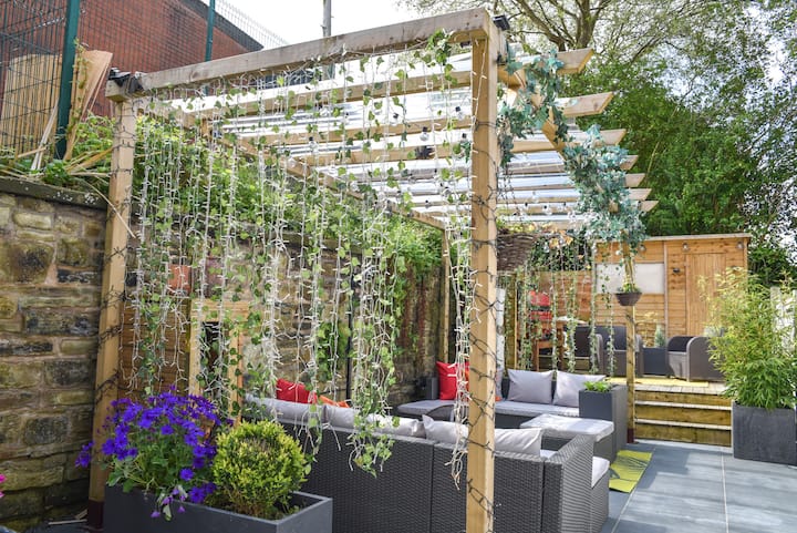 Cosy 2 Bed Home With Outdoor Garden & Bbq Area - Bury