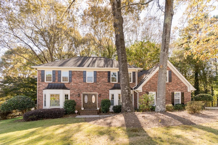 Colonial Charm In Lilburn - Stone Mountain, GA