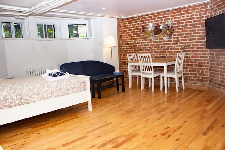 Cozy Studio, General Hospital, Walk Everywhere - Lasalle
