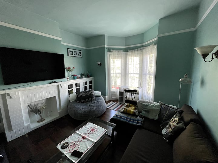 Centrally Located 2 Bedrooms In 3 Bedroom Flat - San Francisco, CA