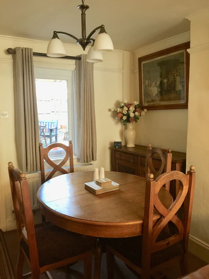 Cosy, Comfy  Cottage 2 Mins Walk Train/bus Station - Chelmsford