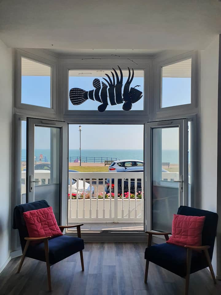 Beautiful Beachfront Apartment. - Hythe