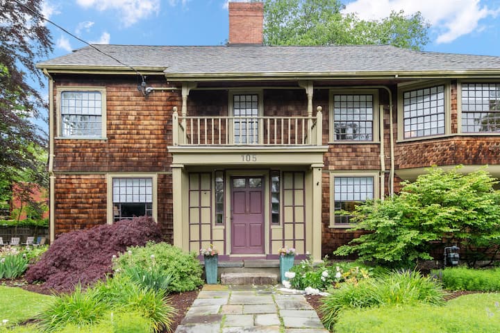 Historic Falmouth Home With 9 Bedrooms - Cape Cod, MA