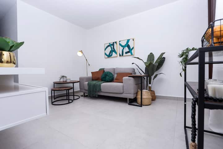 The Escape -  Modern 1 Br Apt With Jacuzzi Room - Levittown