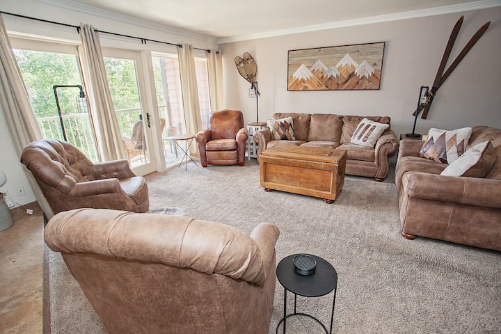 Ski-in Condo Off 4 O'clock, 1 Block To Main St - Colorado