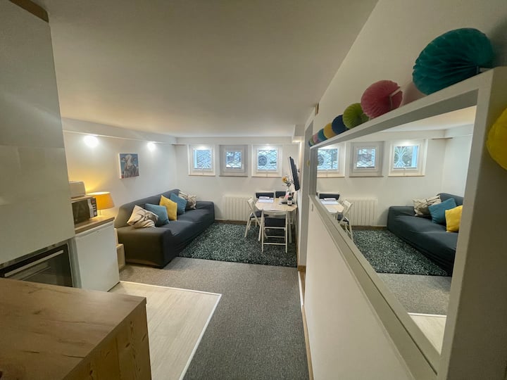 2 Bedroom Apartment 10mins Walk To Central Morzine - 모흐진느